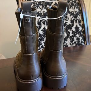 Sam Edelman | Shoes | Sam Edelman Leone Lug Sole Chelsea Boot | Poshmark